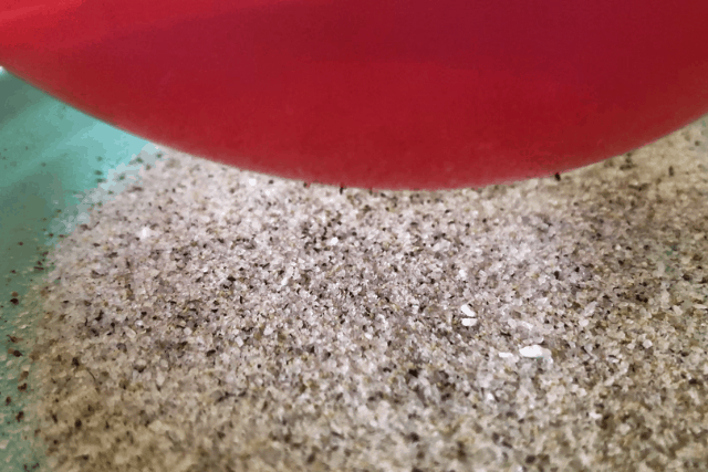 Salt and Pepper Static Electricity Experiment | Mombrite