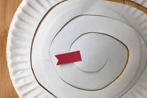 How to Make Paper Plate Snake Craft - Mombrite