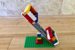 How to Build a LEGO Balance Scale | Mombrite