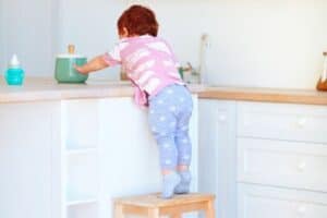 The 5 Best Learning Towers for Toddlers | Mombrite