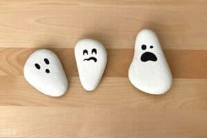 Halloween Painted Rock Ghost Craft | Mombrite