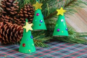 Christmas Tree Cone Ornament Craft | Mombrite