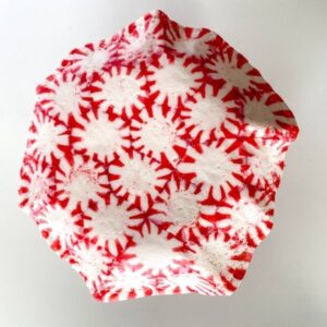 DIY Peppermint Bowls Science Experiment | Mombrite