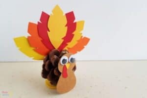 Adorable Pinecone Turkey Thanksgiving Crafts for Kids [Free Printable ...