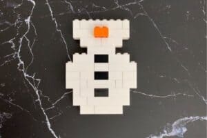 How to Build a LEGO Snowman | Mombrite