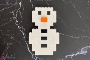 How to Build a LEGO Snowman | Mombrite