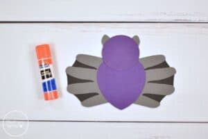 Bat Handprint Craft for Halloween [Free Template] | Mombrite