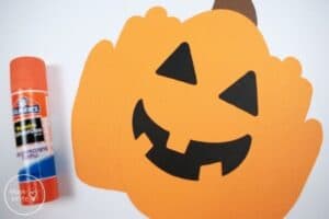 Pumpkin Handprint Craft for Halloween [Free Template] | Mombrite